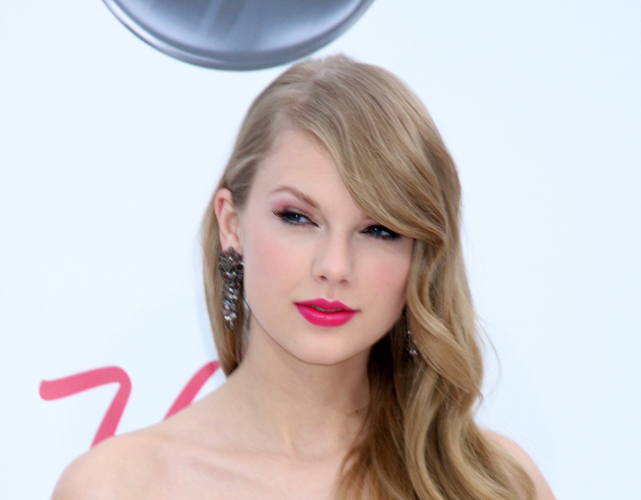 10 Fun Facts About Taylor Swift - Cash 2 Pocket